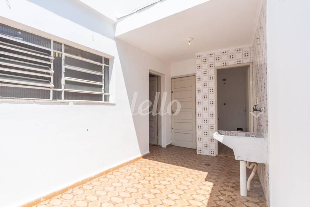 Casa Comercial com 2 quartos e com área de serviço, 83 m² na Zona Leste ...