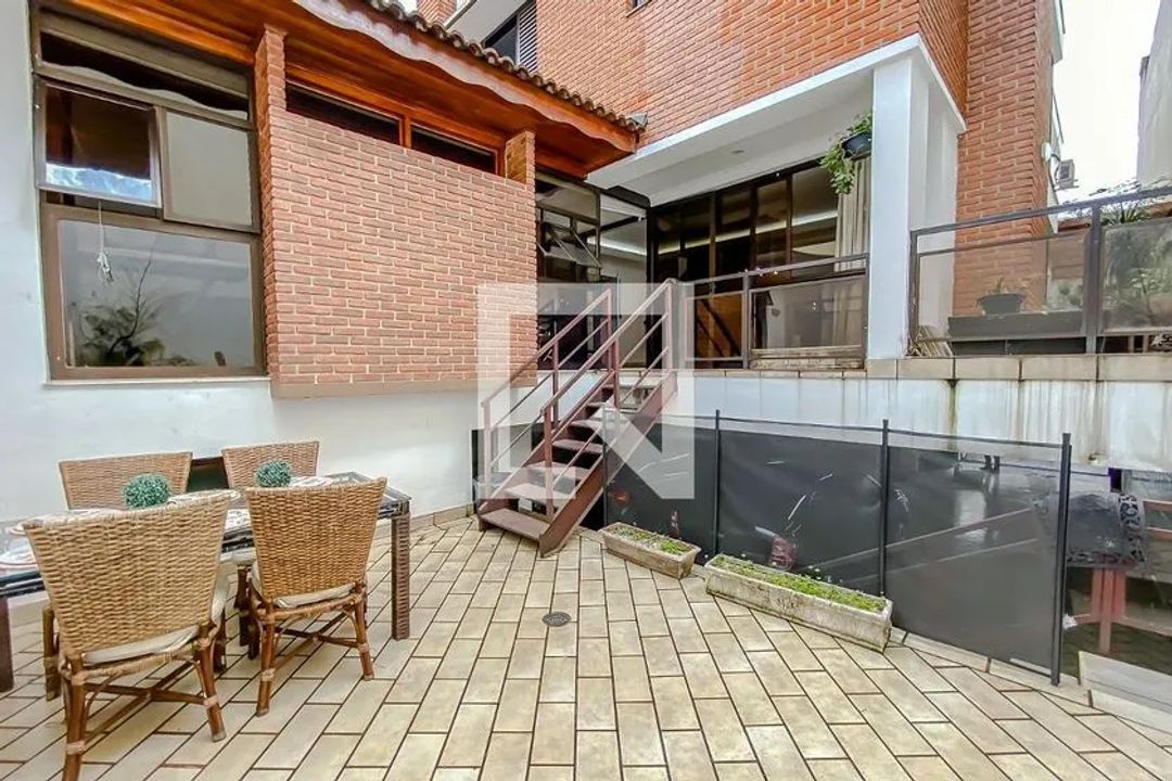 Casa com 3 quartos e mobiliado, 400 m² na Zona Leste em Água Rasa, São ...
